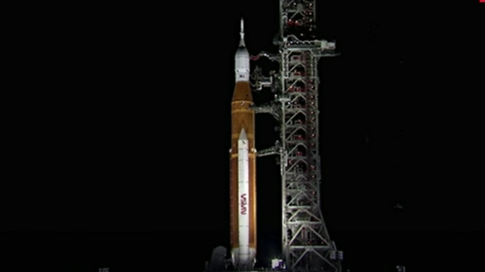 US: Weather and leak delay NASA moon rocket fueling