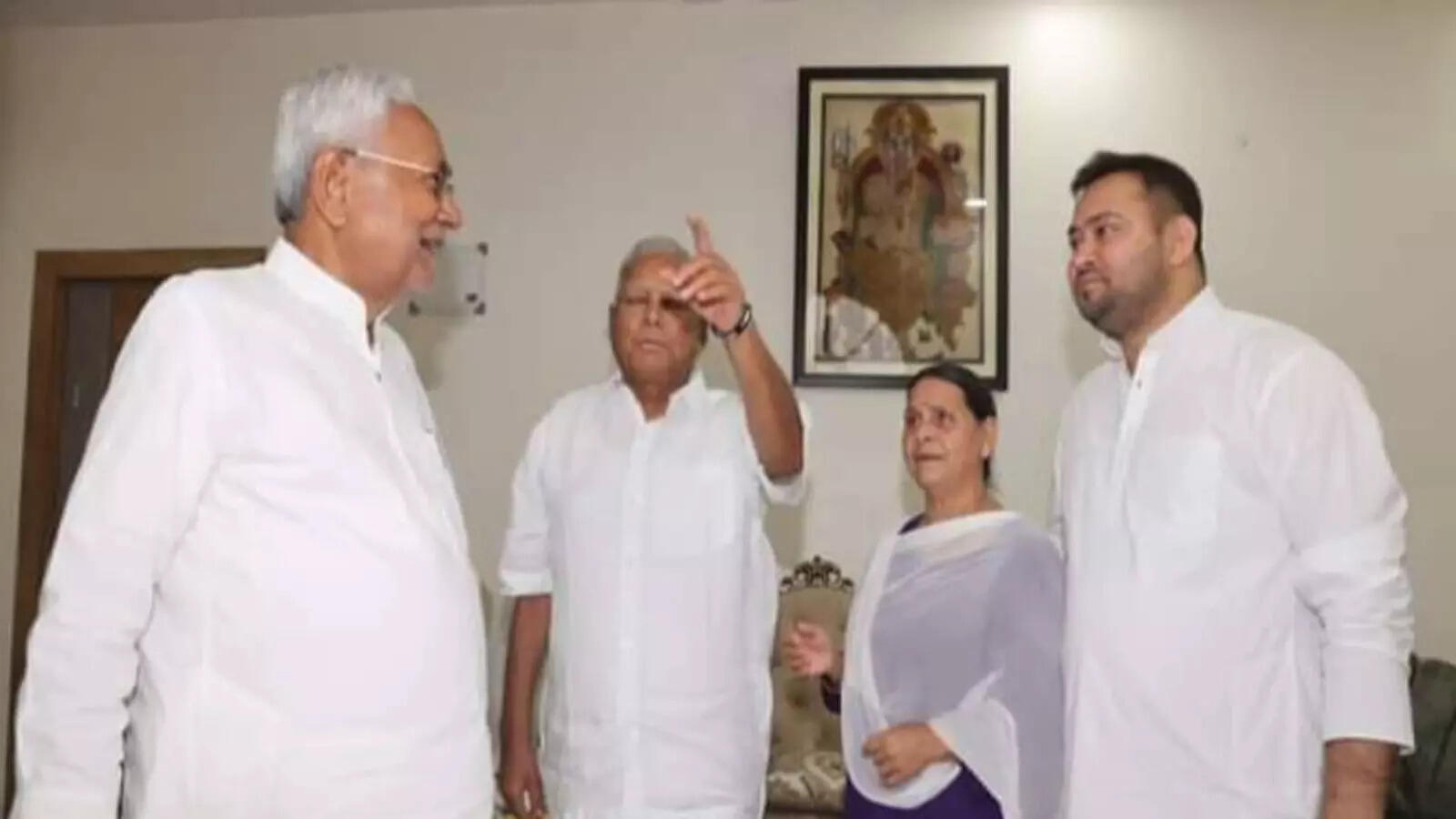 Bihar: Nitish Kumar meets Lalu Yadav in Patna