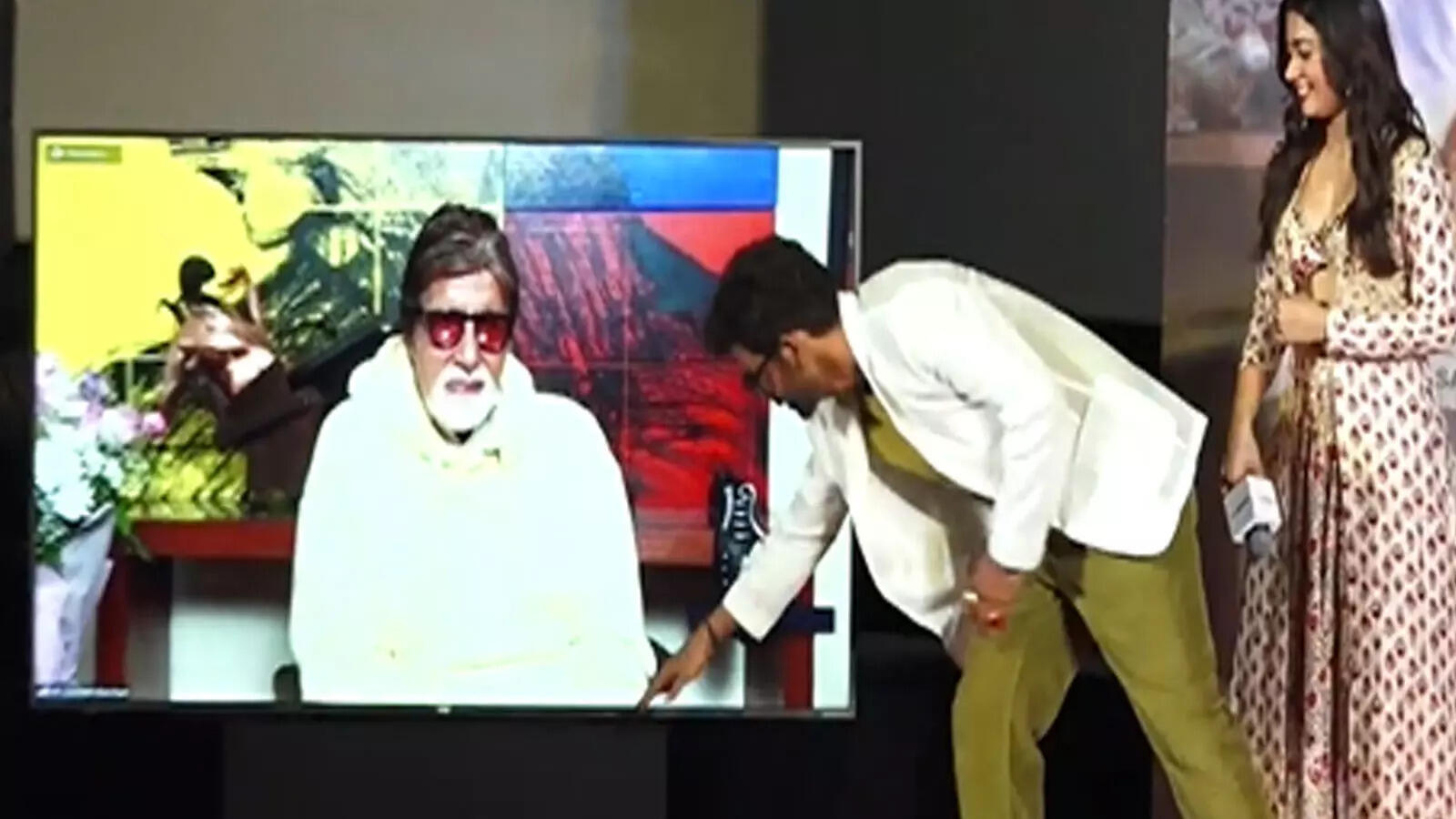 Amitabh Bachchan's fun banter with Sunil Grover will leave you in splits
