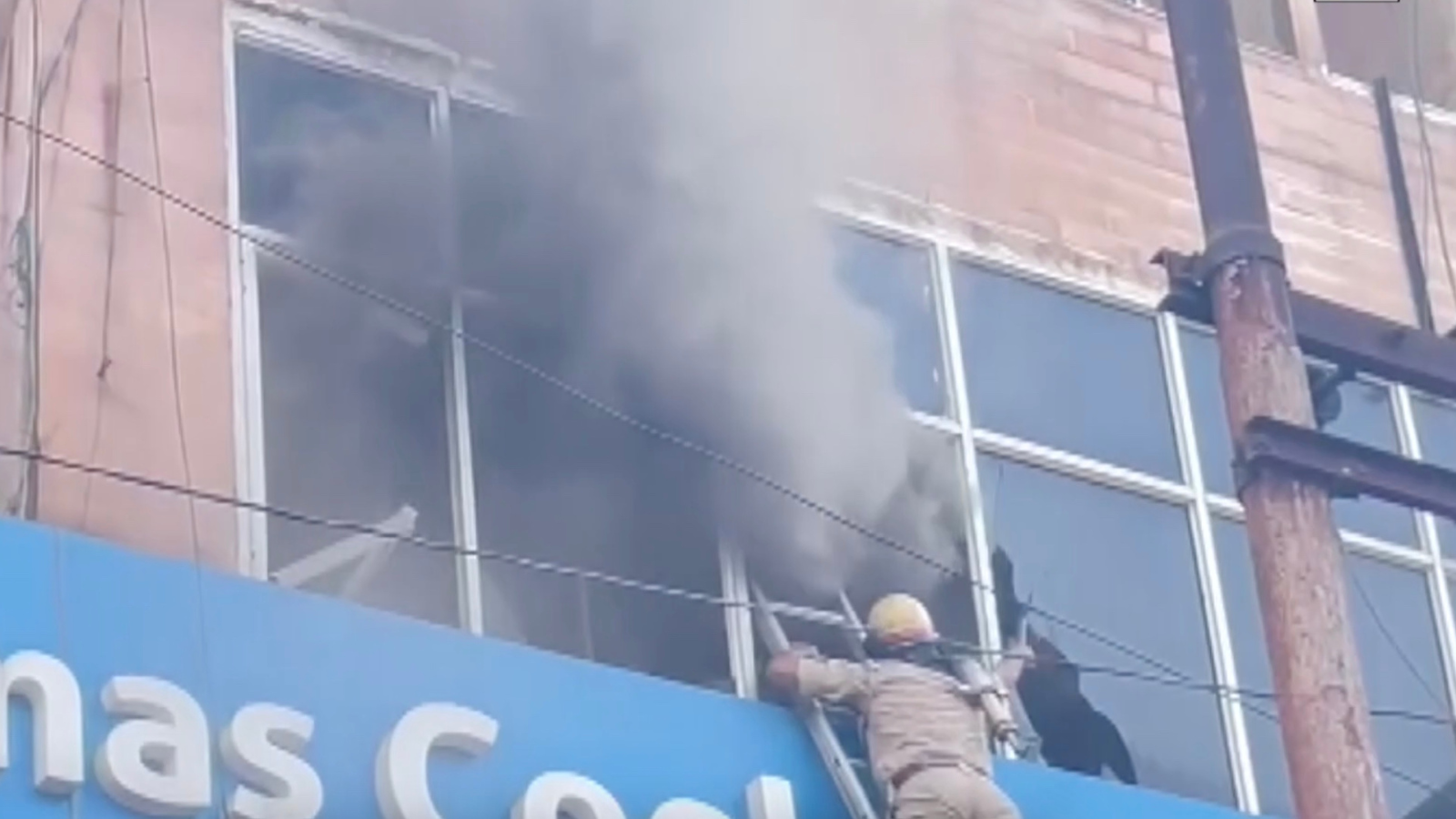 Massive fire breaks out at building in Noida Sector-18 market, no ...