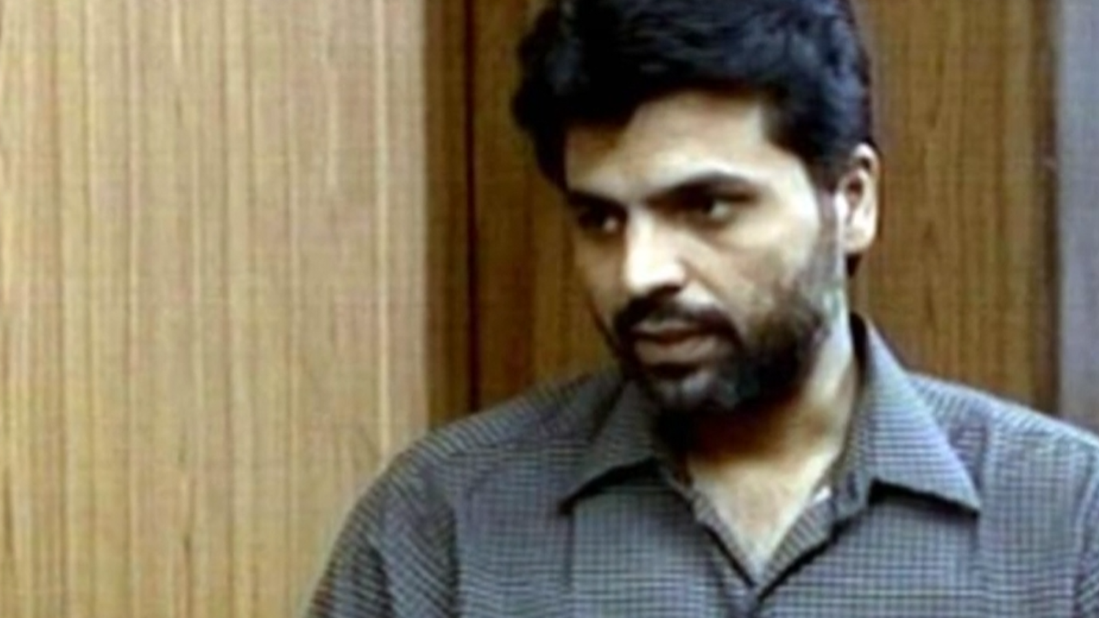 Lighting arrangements removed from grave of Yakub Memon in Mumbai
