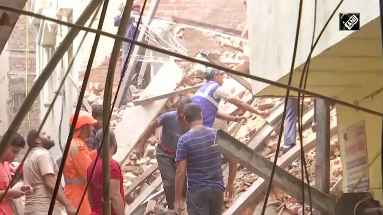 Azad Market building collapse: 6 to 7 feared trapped, 5 hospitalised ...