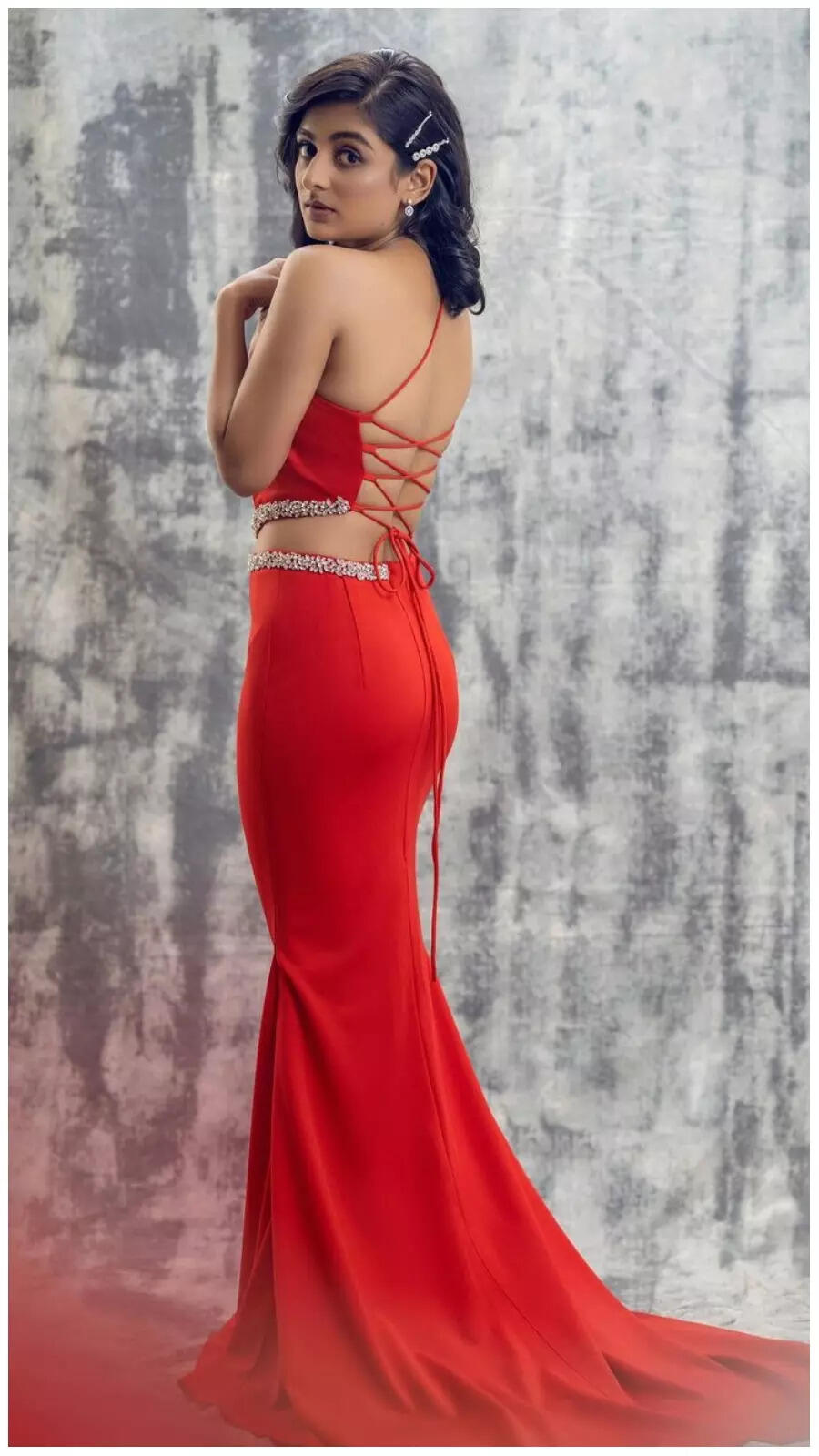 Actress Sminu Sijo visits Sreenivasan, says he is recovering well and ...