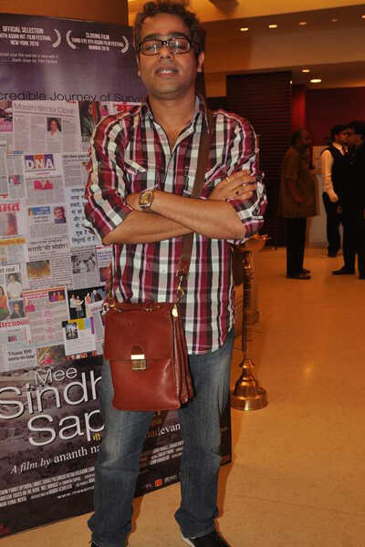 Vinay Pathak film's success bash at Worli in Mumbai - Photogallery