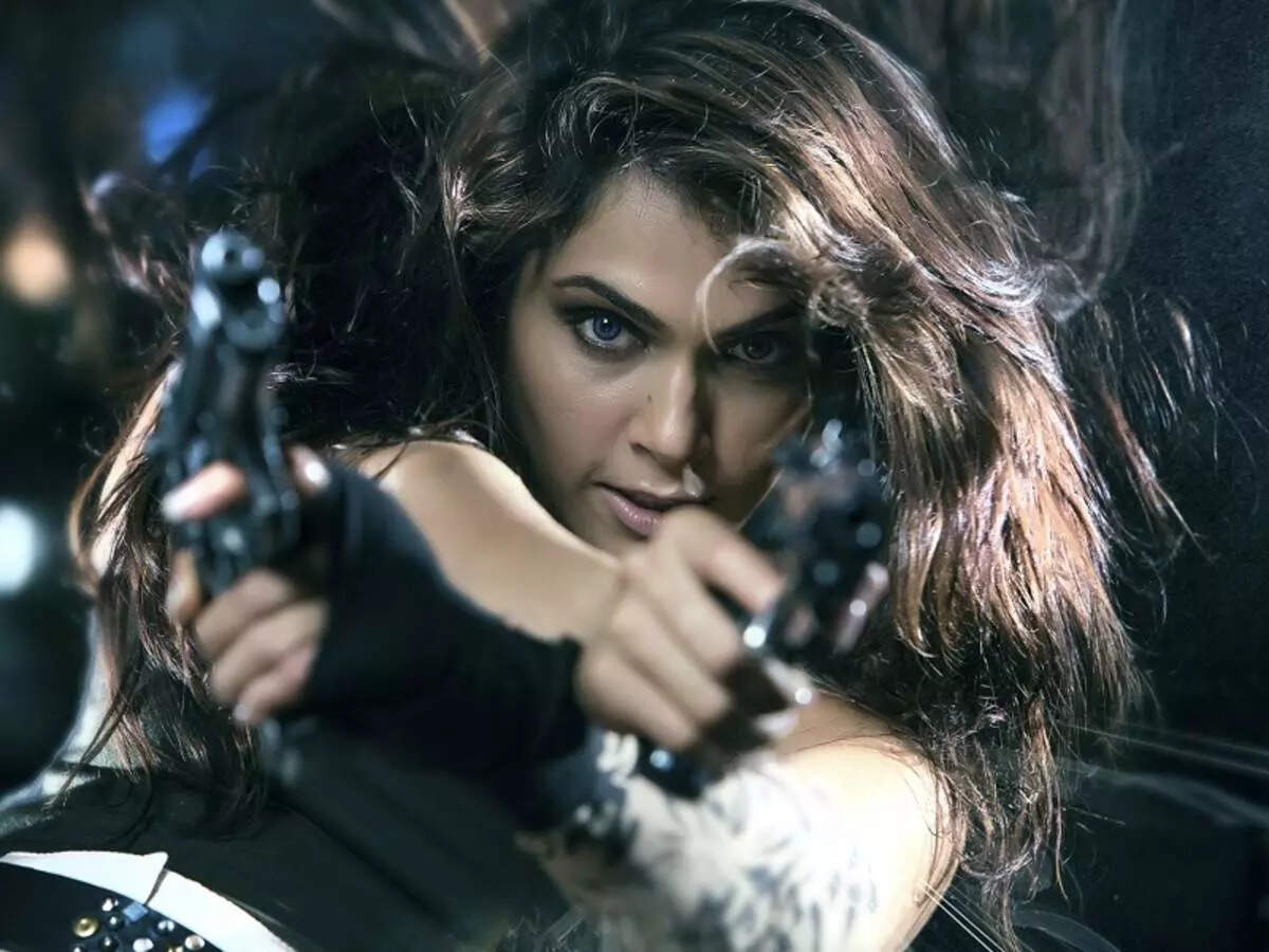 Five times Isha Koppikar impressed fans with cop roles!