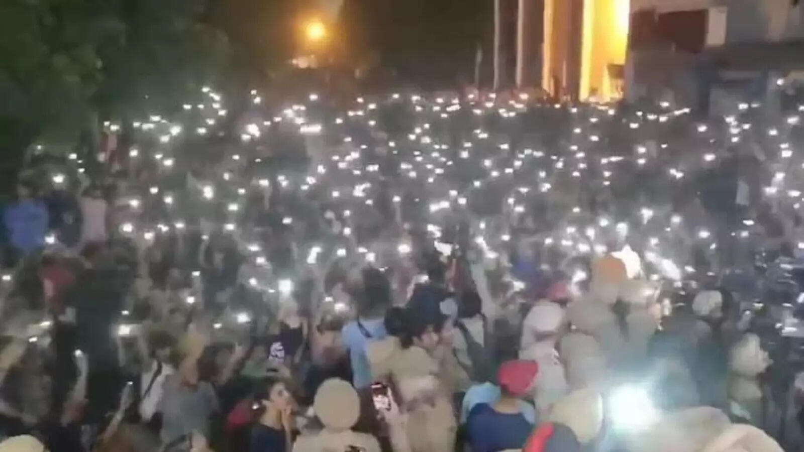 chandigarh university: Punjab Students protest inside Chandigarh ...