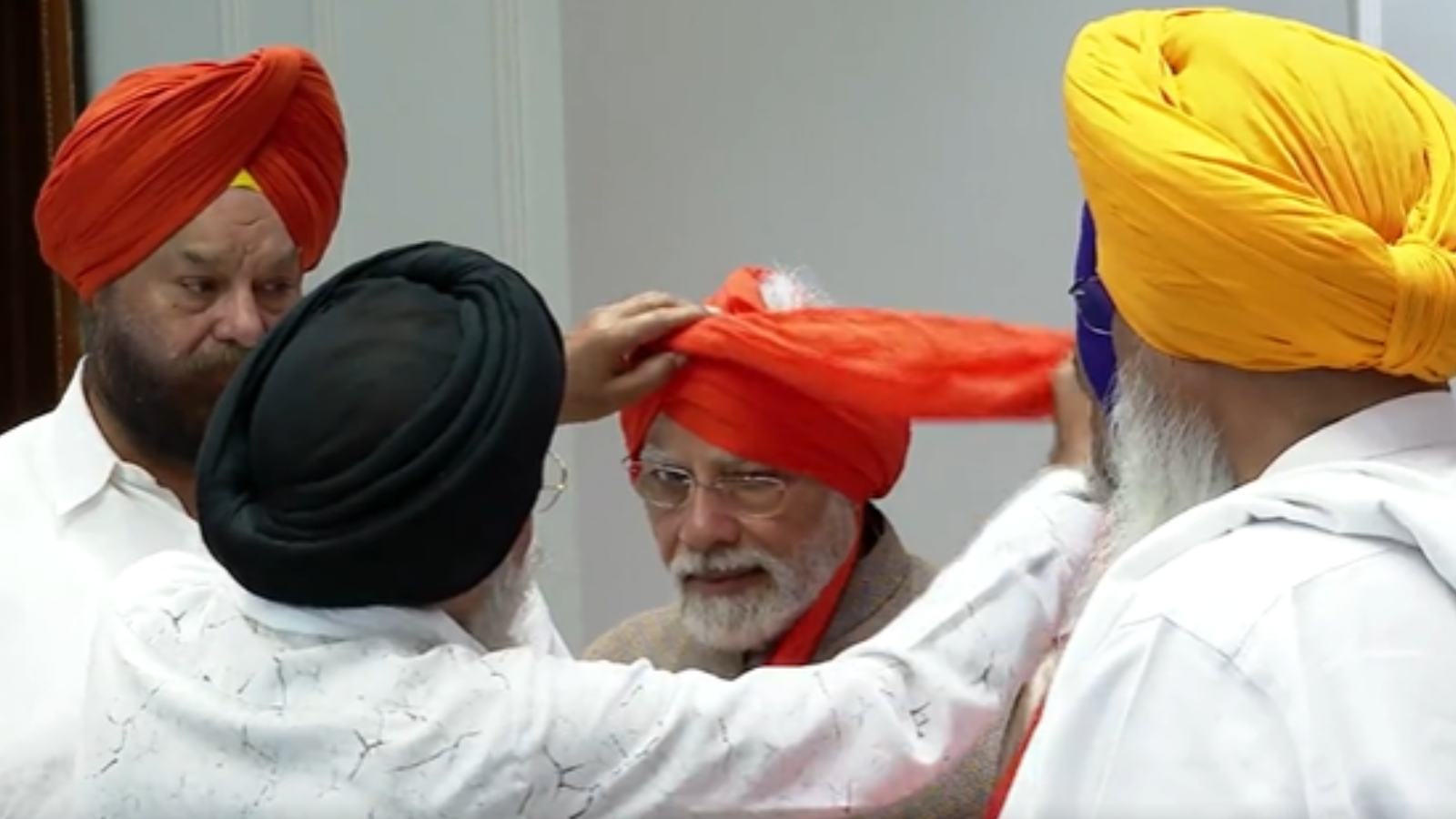 Sikh Delegation meets PM Modi at his residence