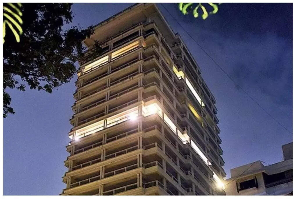 Hrithik Roshan's building had the same name 'Mannat' of Shah Rukh Khan ...