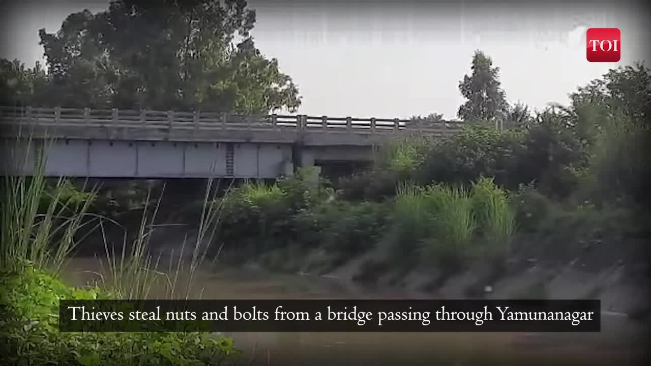 Major accident averts after thieves steal nut bolts from National Highway