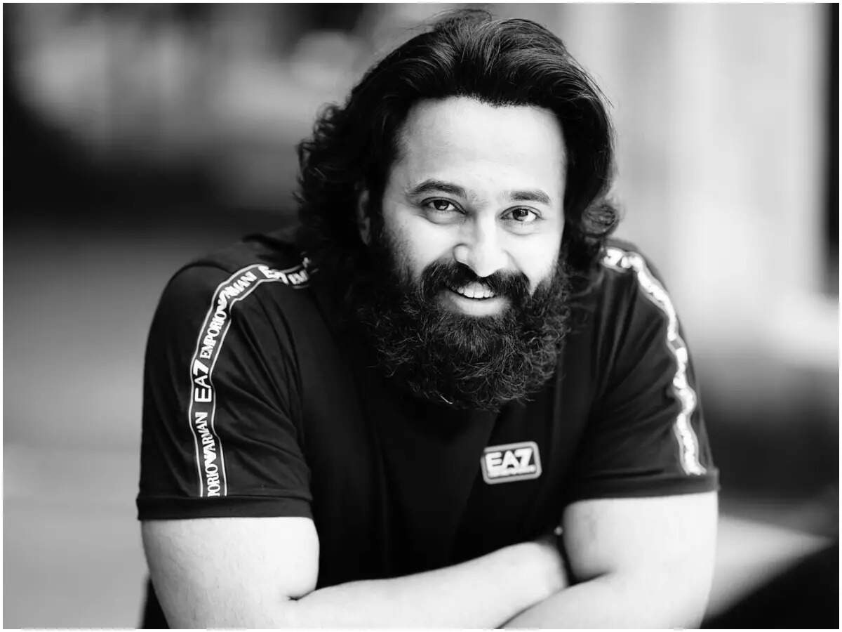 Makers of ‘Malikappuram’ launch the first look poster on Unni Mukundan ...