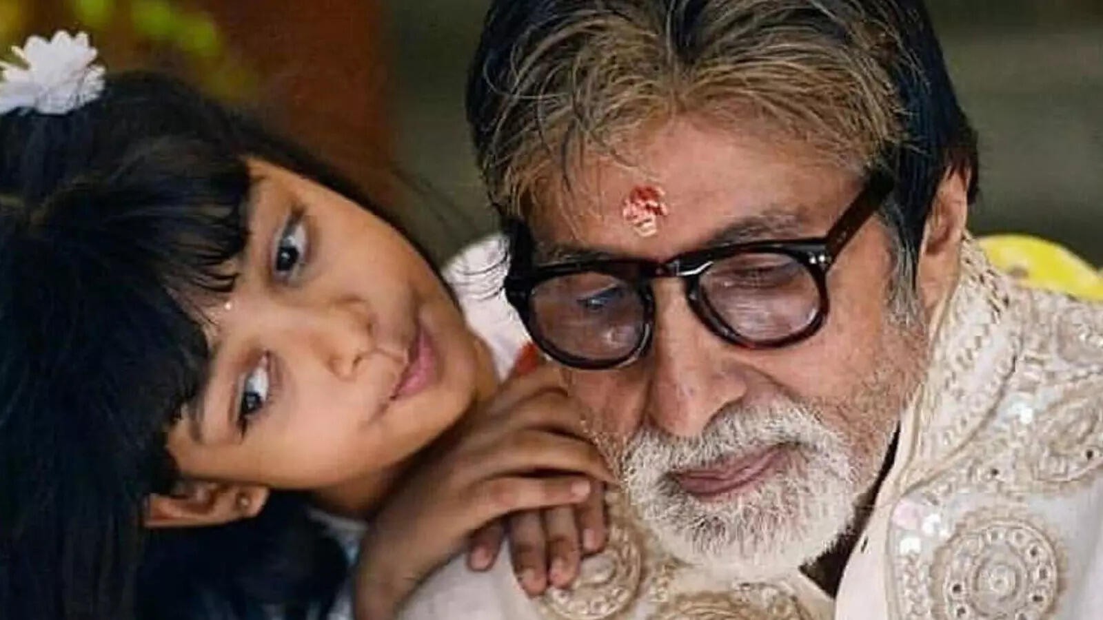 This is how Amitabh Bachchan pacifies his granddaughter Aaradhya ...