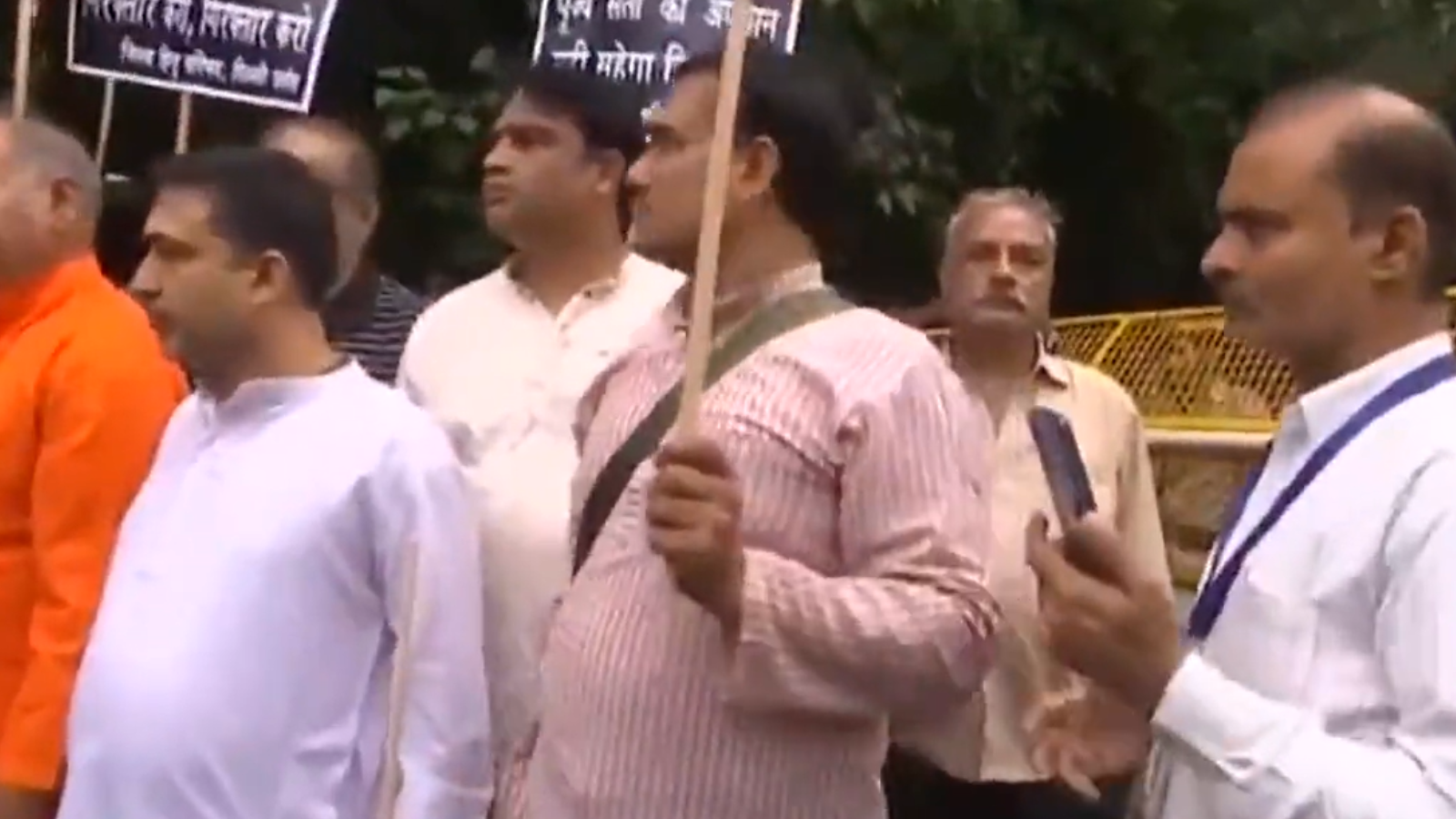 Leicester riots: VHP workers hold protest outside British embassy ...