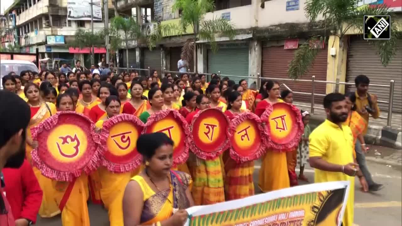 Devotees take out procession of Goddess Durga on the occasion of Mahalaya
