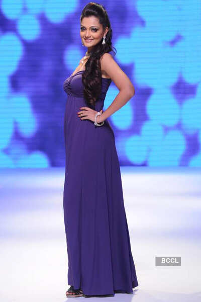 A model walks the ramp to showcase CVM exports jewellery collection ...