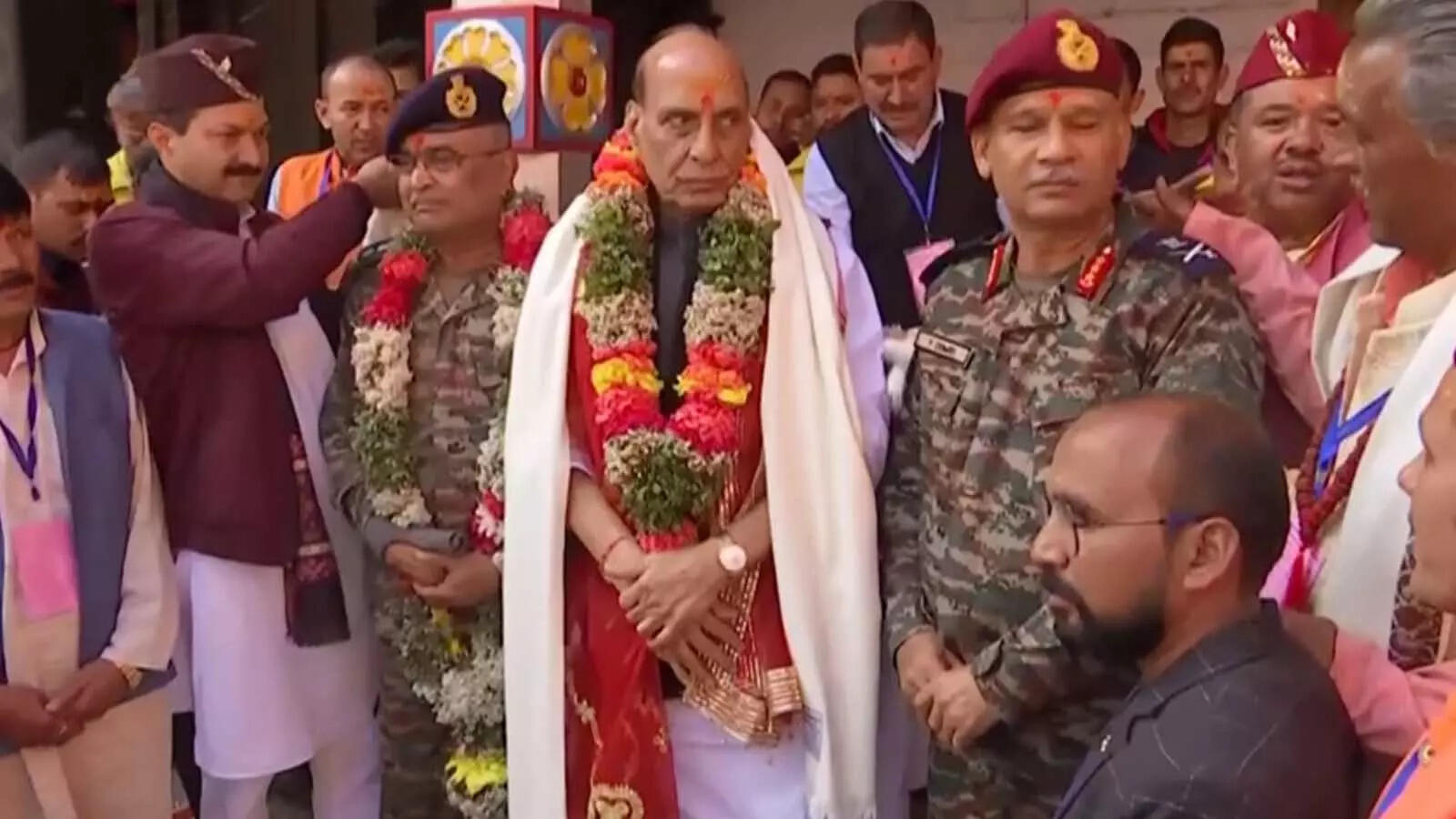 Uttarakhand: Rajnath Singh offers prayer at Badrinath Temple on ...