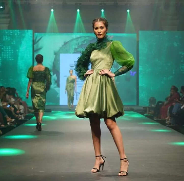 Beauty queens strut the ramp at INIFD Indore Times Fashion Week