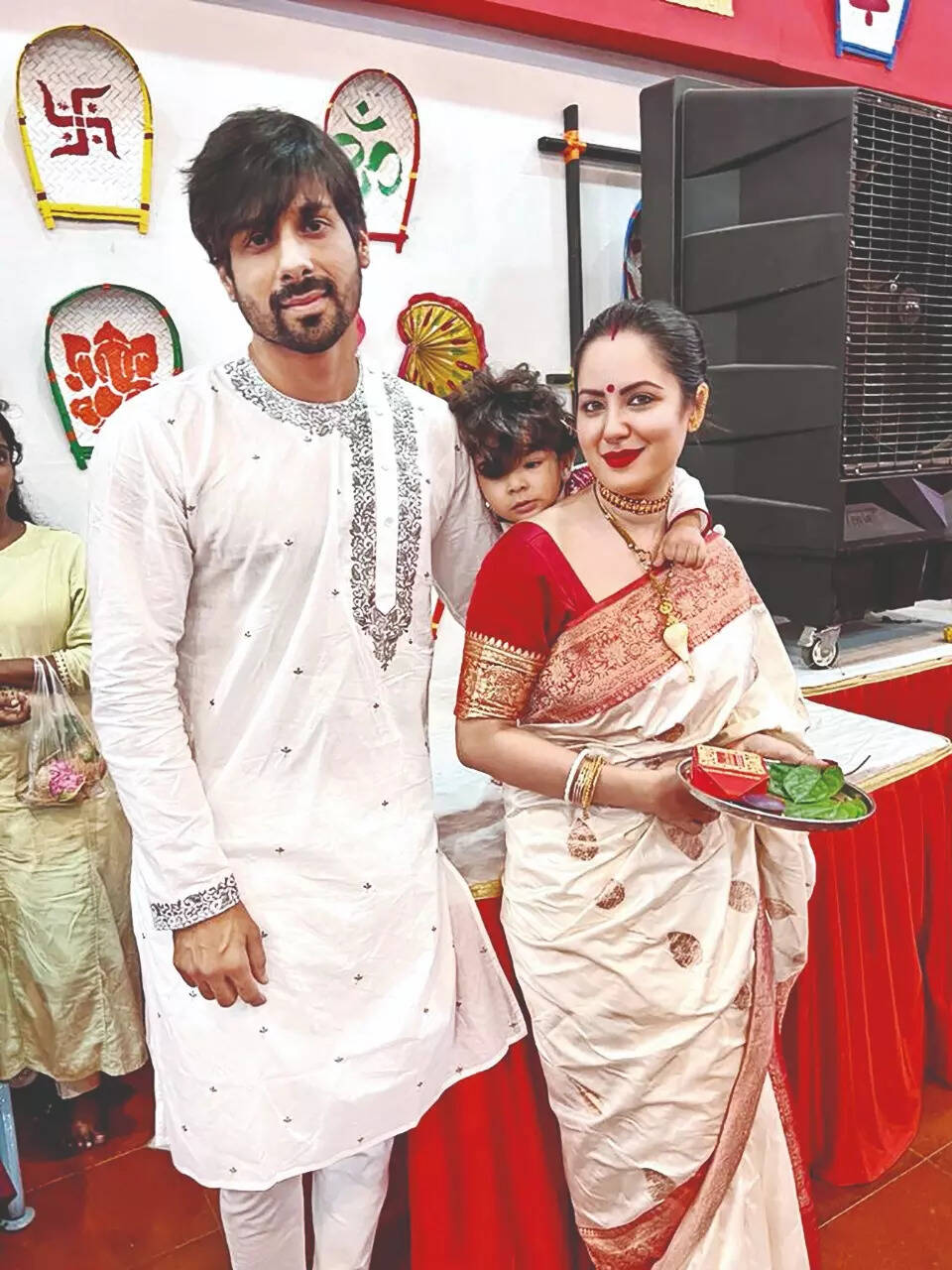 Adda, pandal-hopping & family time: Durga Puja 2022 is a hit with ...