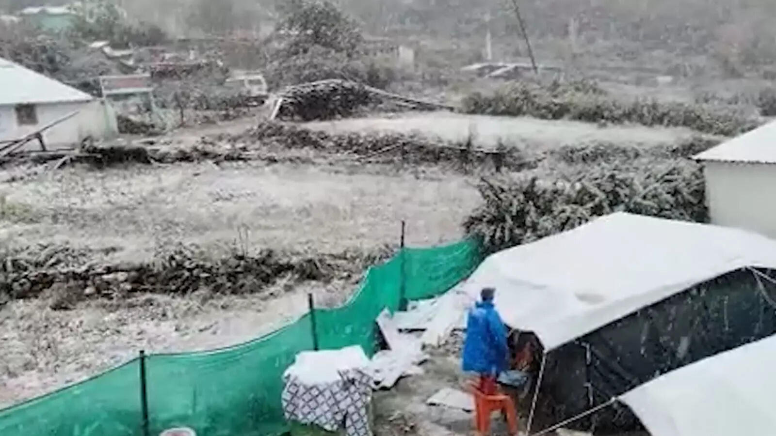 Heavy snowfall continues in Himalayan region