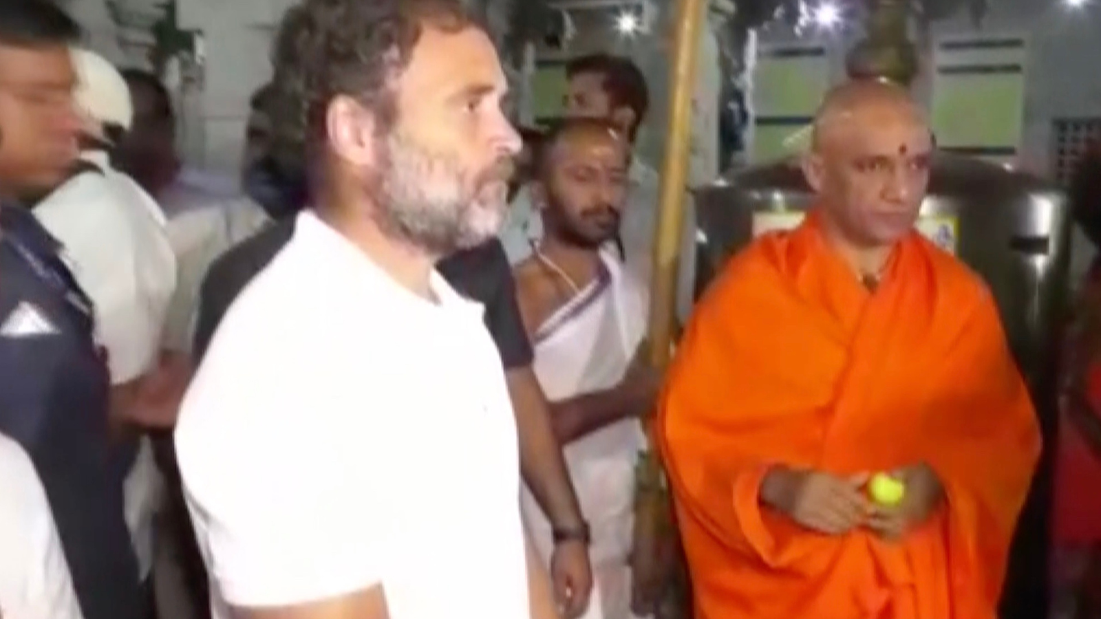 rahul gandhi: Karnataka: Rahul Gandhi visits Adichunchanagiri ...