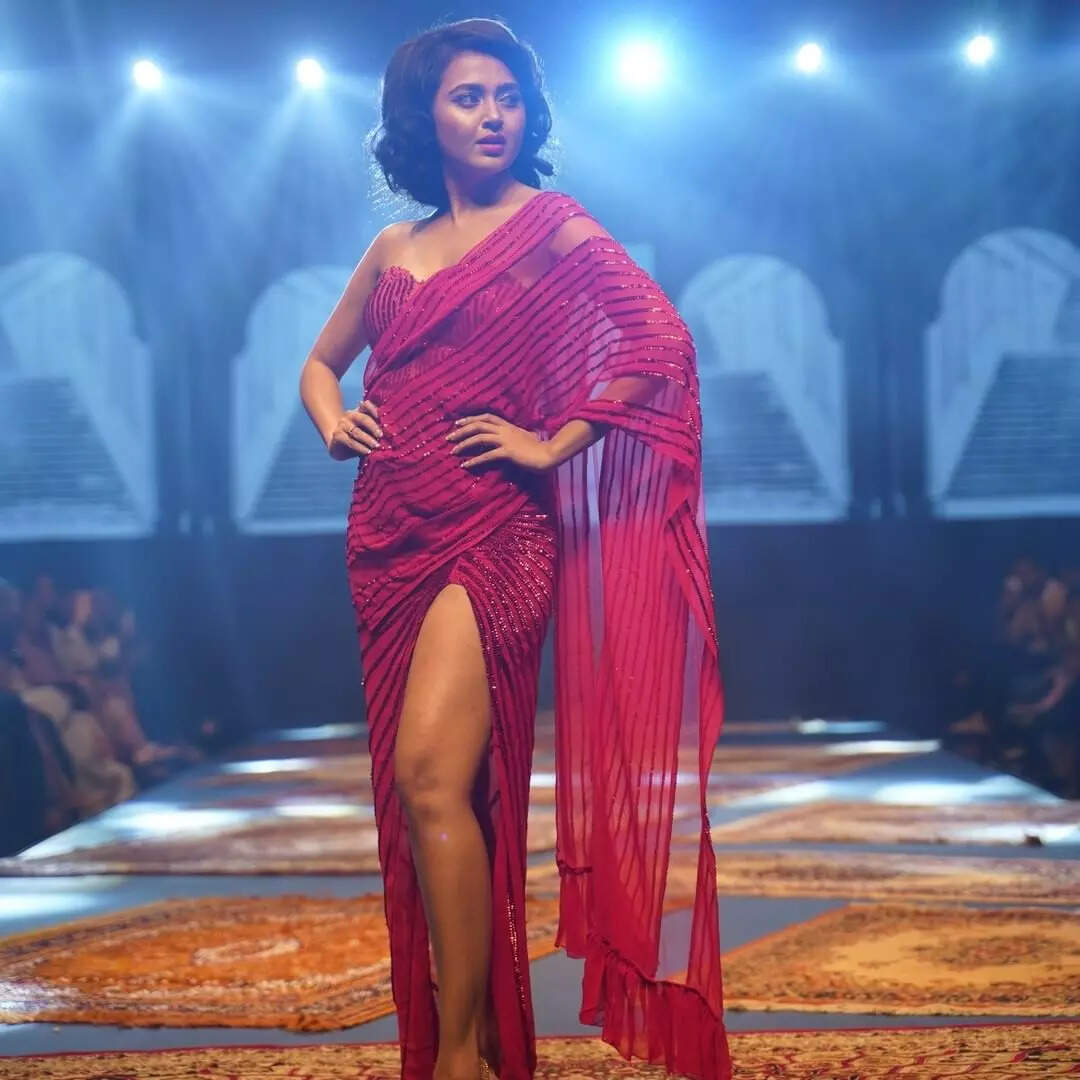 Tejasswi Prakash rocks thigh-high slit as she turns showstopper for Rina Dhaka - Times of India