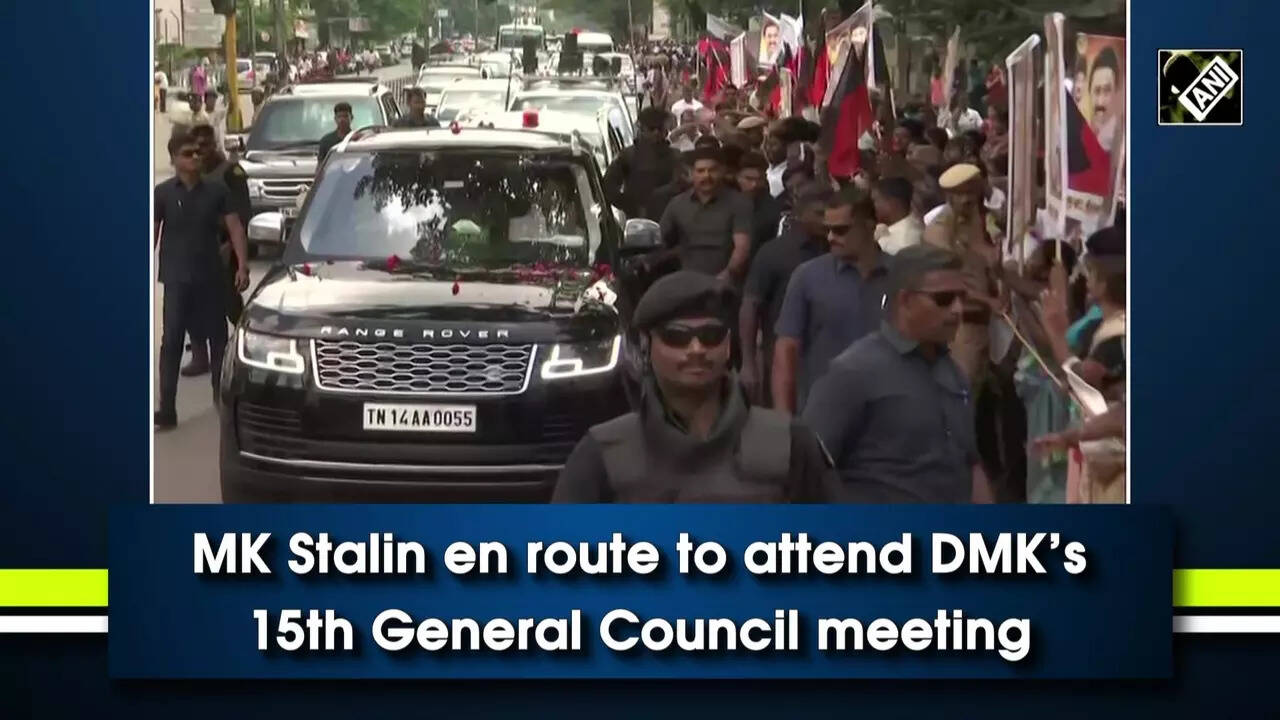 MK Stalin en route to attend DMK's 15th General Council meeting