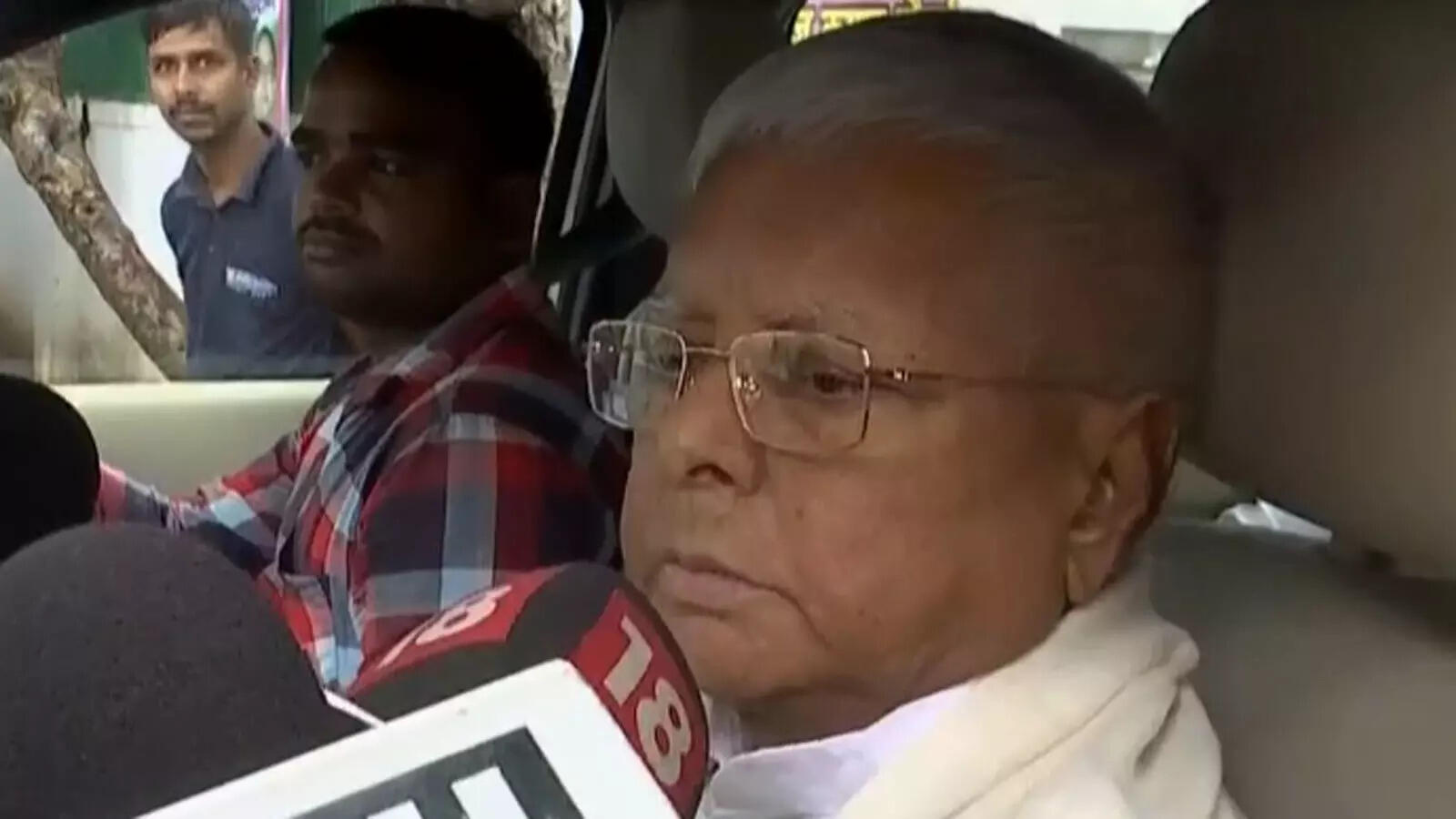 RJD Chief Lalu Yadav expresses his grief on demise of Mulayam Singh Yadav