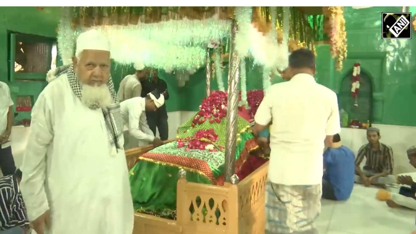 Dargah of Hazrat Makhdum Shah unites different faiths