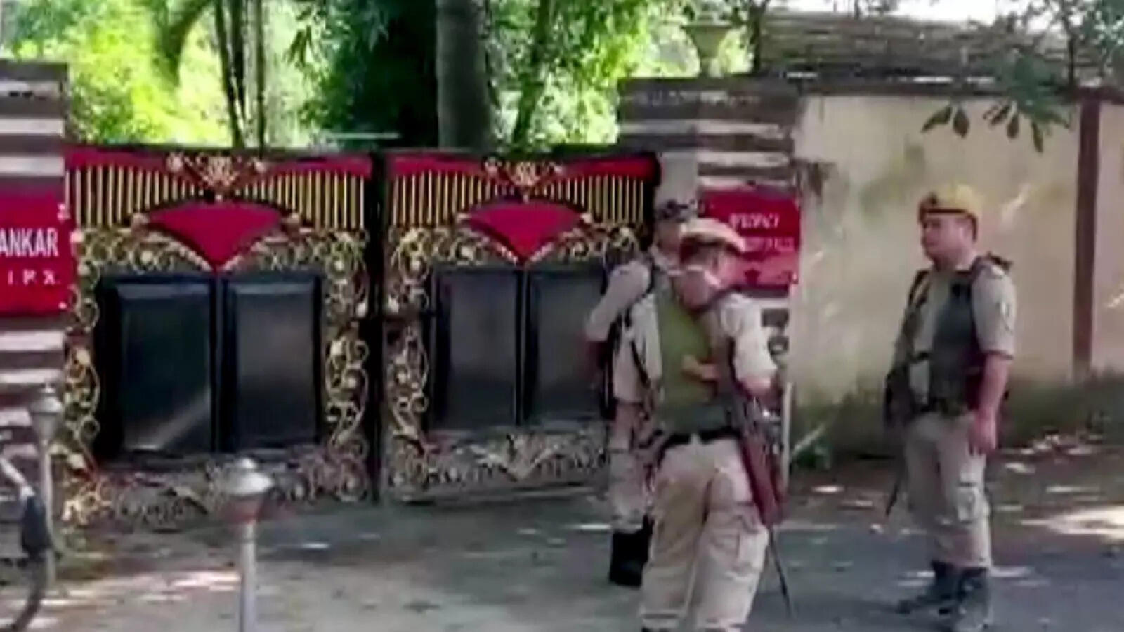 Bihar: EOW conducts raids at official residence of SP Daya Shankar in ...