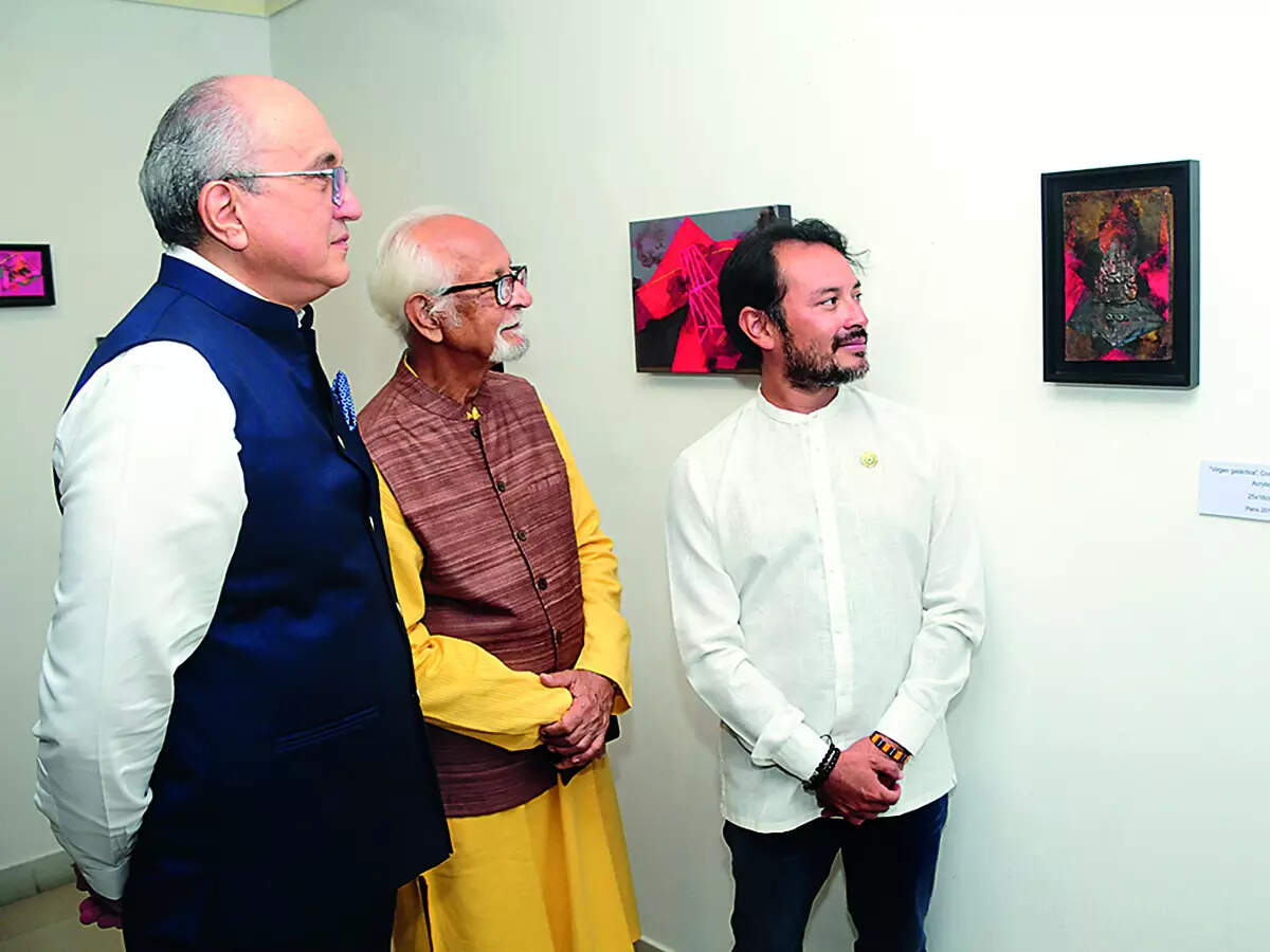 A painting exhibition by an artist from El Salvador in Lucknow