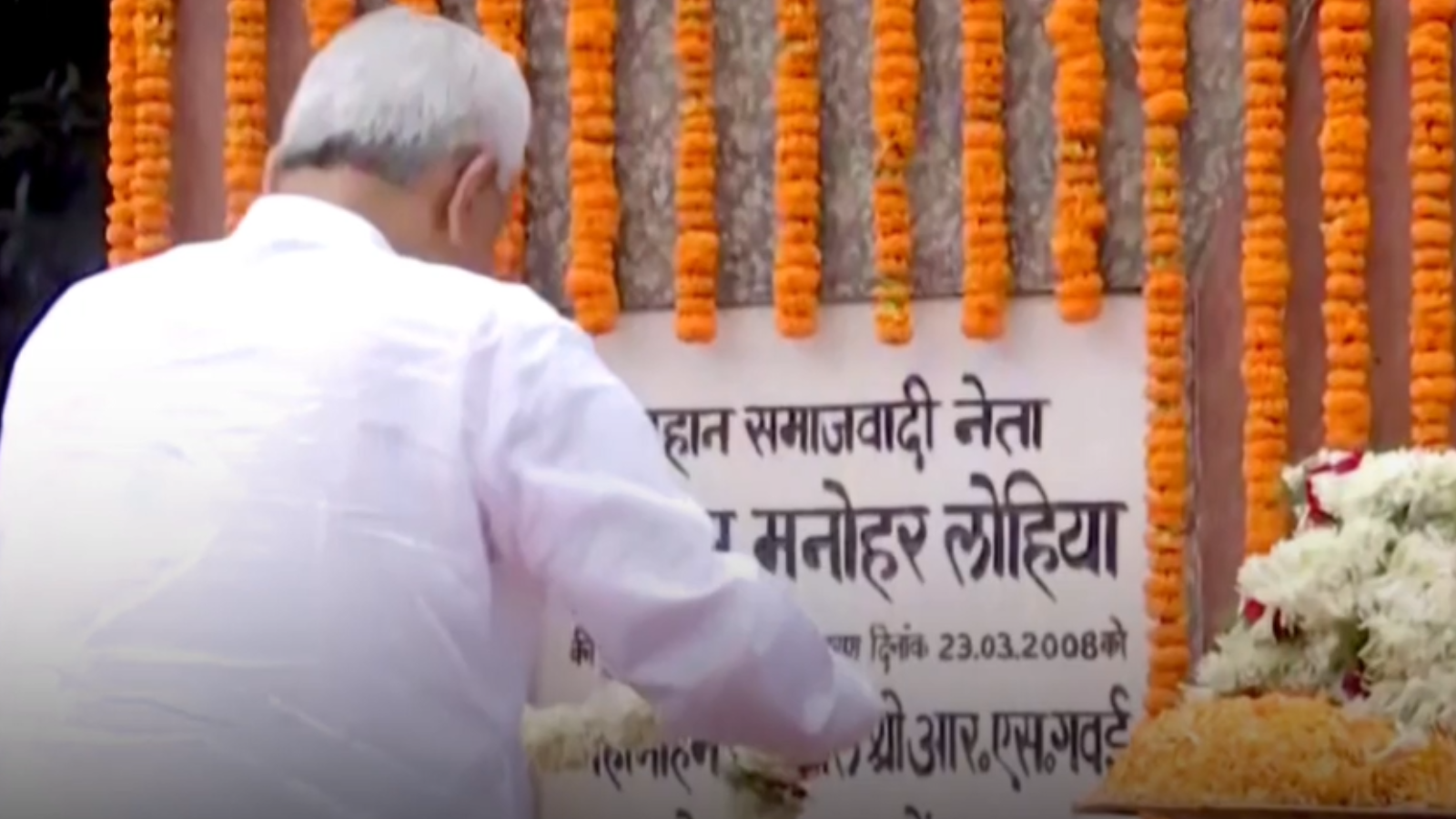 CM Nitish Kumar pays floral tribute to Dr Ram Manohar Lohia in Patna
