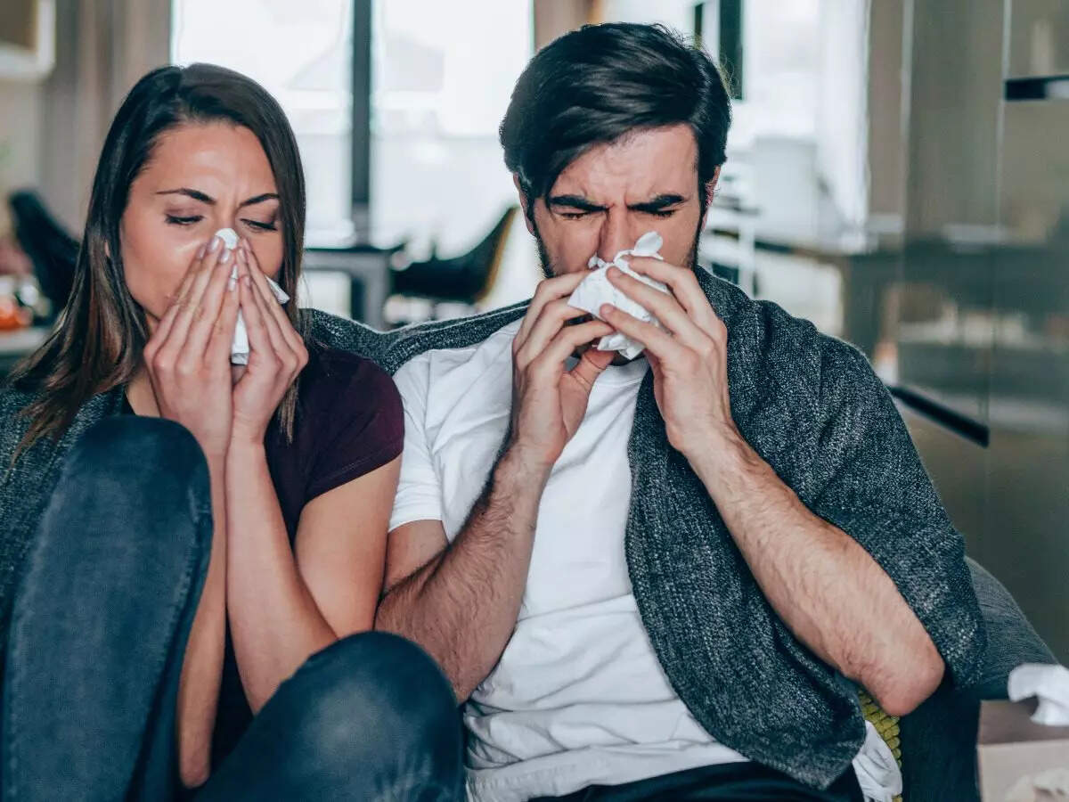 Coronavirus: Possible symptoms that can tell if you have COVID-19, cold ...