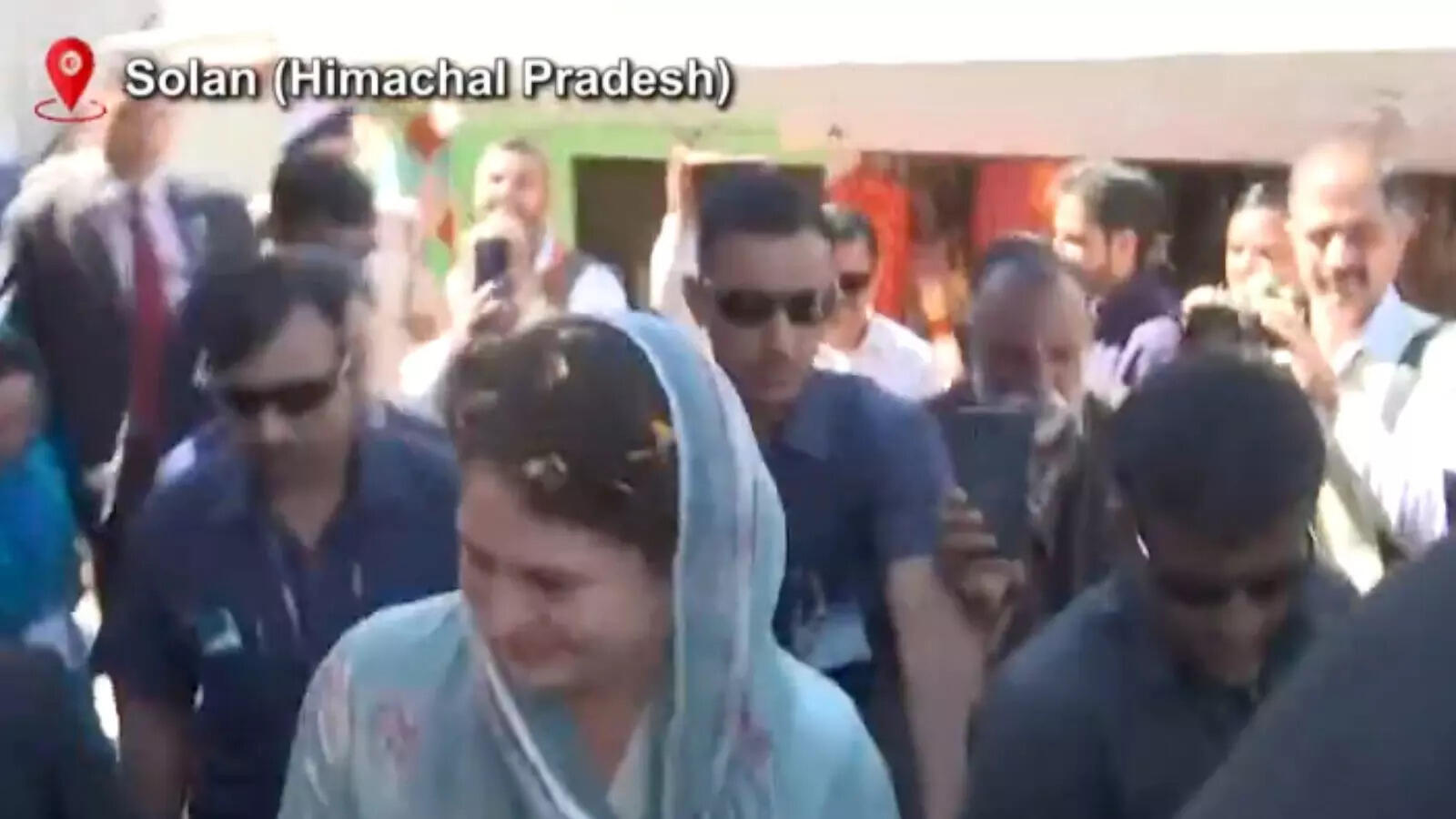 Himachal Pradesh: Priyanka Gandhi offers prayers at Maa Shoolini Temple ...