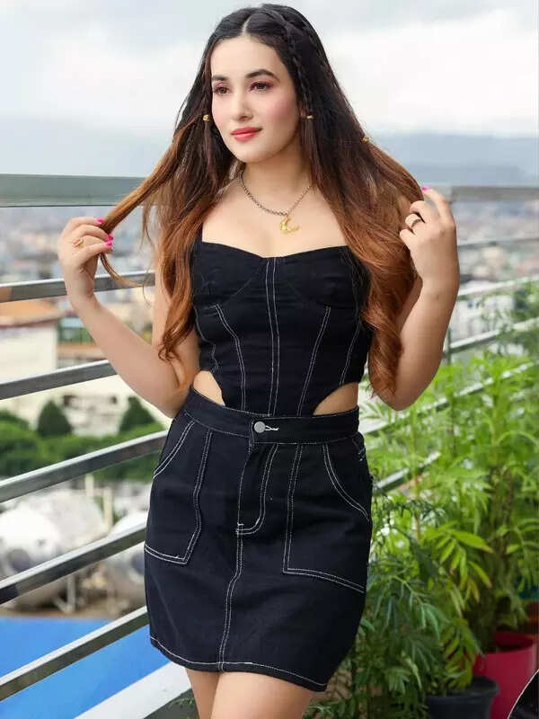 Glamorous pictures of Nepali beauty Aditi Budhathoki are too good to ...