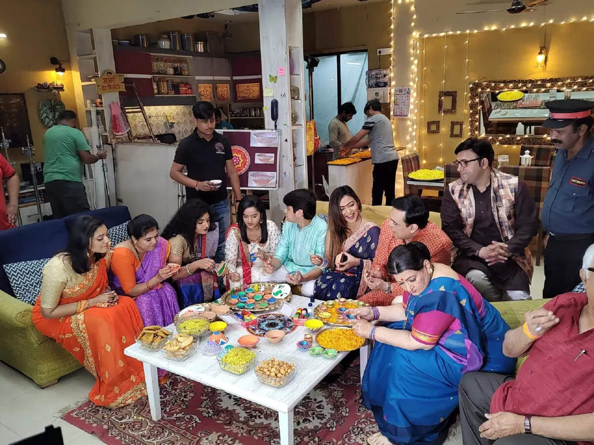Wagle Ki Duniya family celebrates a clean, green and khushiyon wali ...