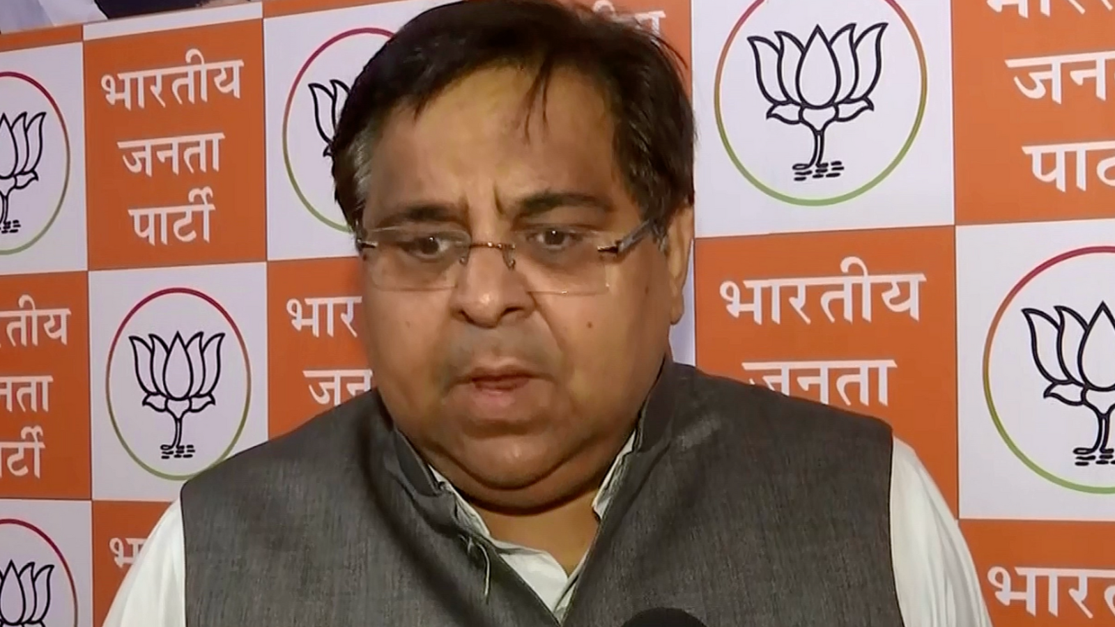 Delhi BJP leader Harish Khurana hits out at AAP govt over rising pollution in Delhi