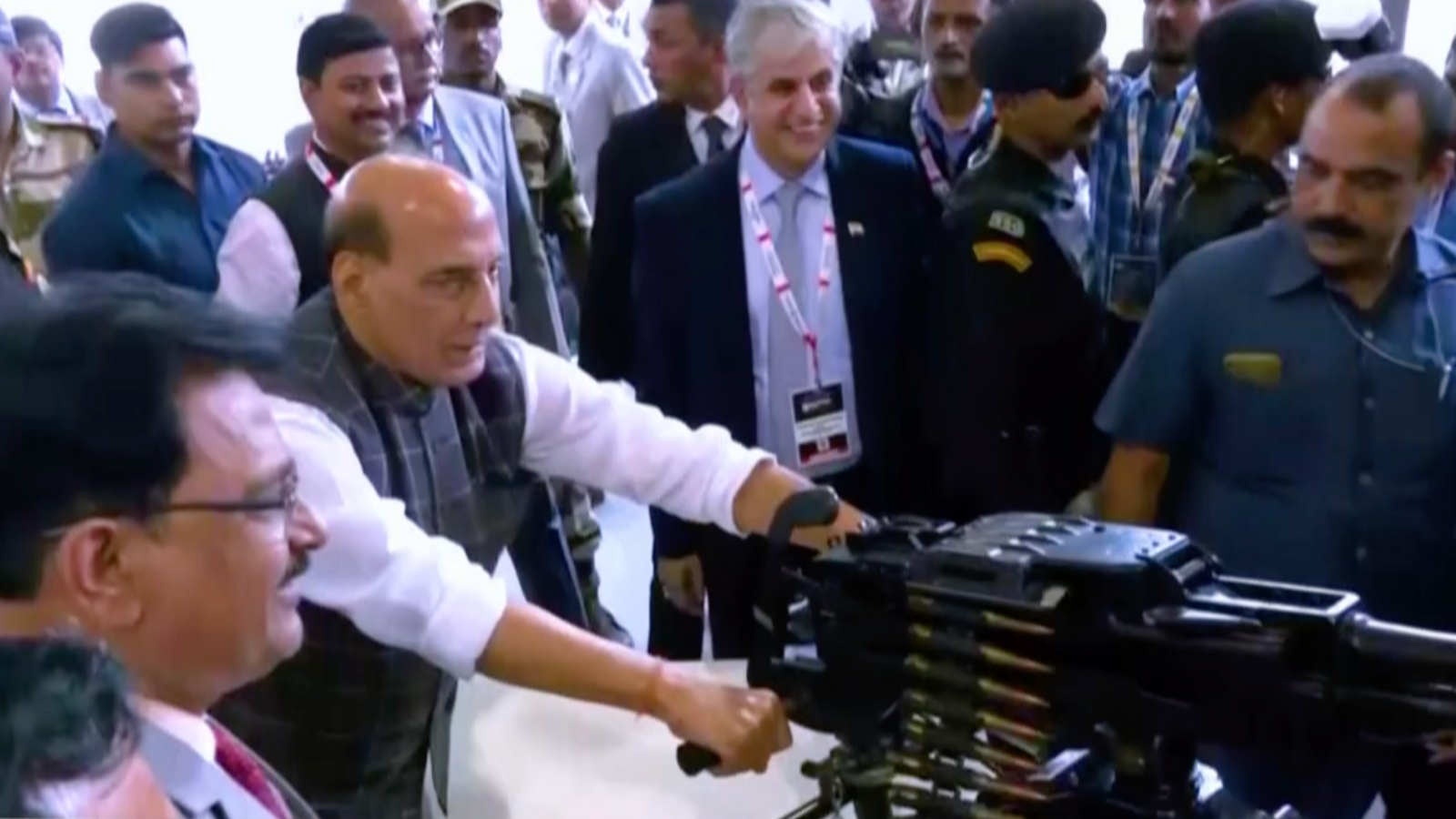 Gujarat: Rajnath Singh inspects arms, ammunitions at DefExpo 2022 in ...