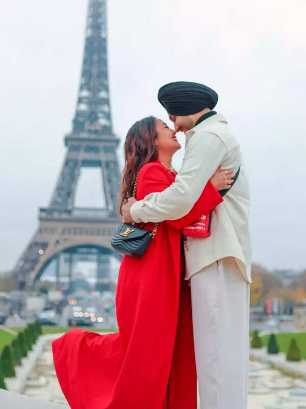Inside pictures from Neha Kakkar and Rohanpreet Singh’s second wedding anniversary- The Etimes ...