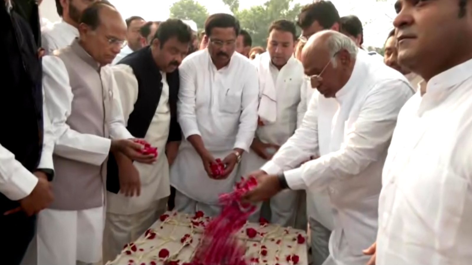 Congress President Mallikarjun Kharge pays tribute to Maulana Abul Kalam Azad