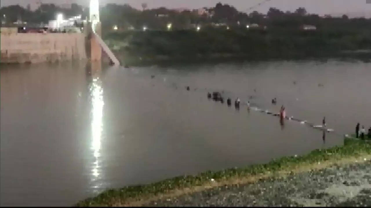 Gujarat Suspension Bridge: Recently renovated cable bridge collapses in Gujarat, at least 60 ...