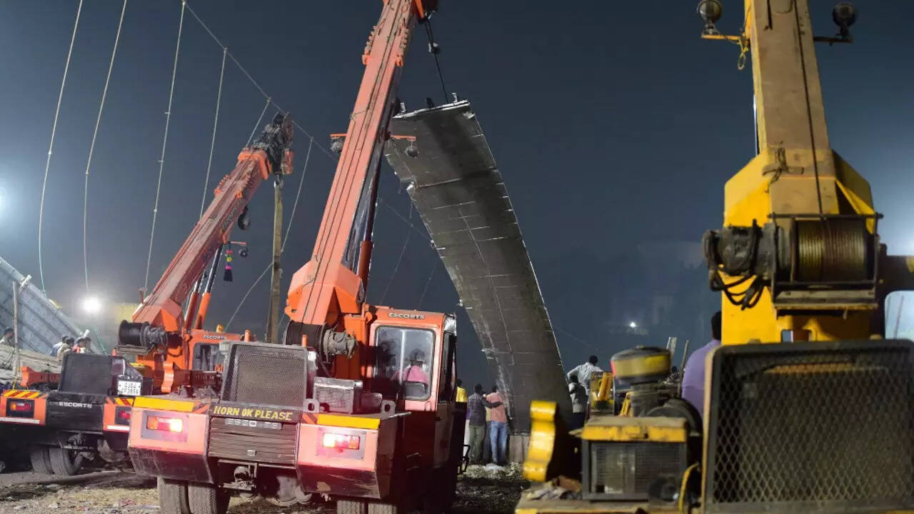 Gujarat Suspension Bridge: Recently renovated cable bridge collapses in Gujarat, at least 60 ...