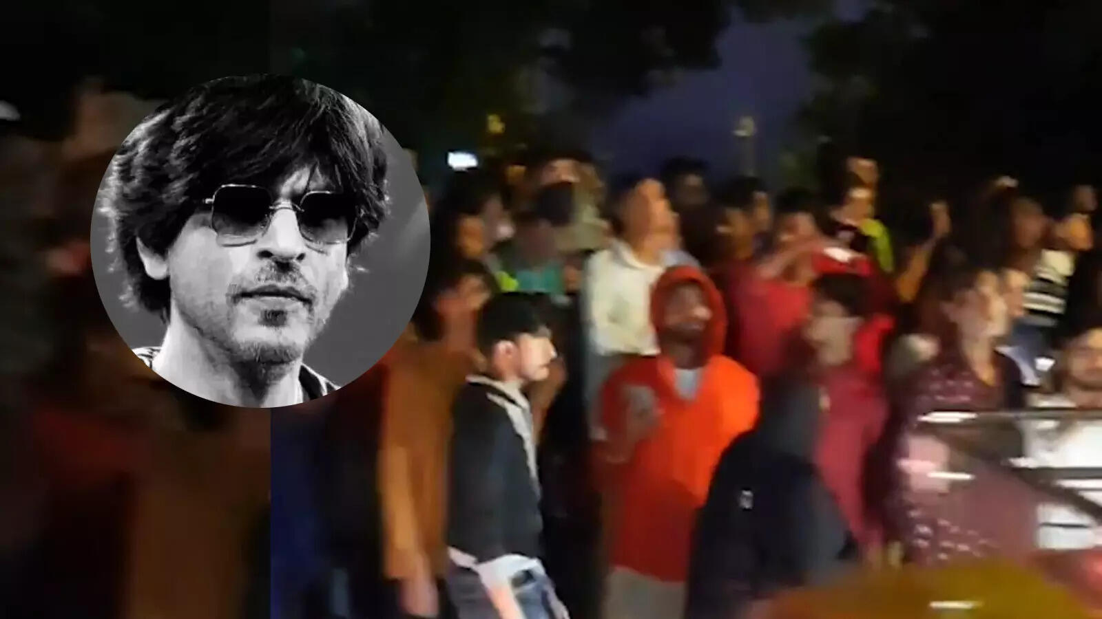 WATCH! Fans gather outside Mannat to get a glimpse of Shah Rukh Khan ...