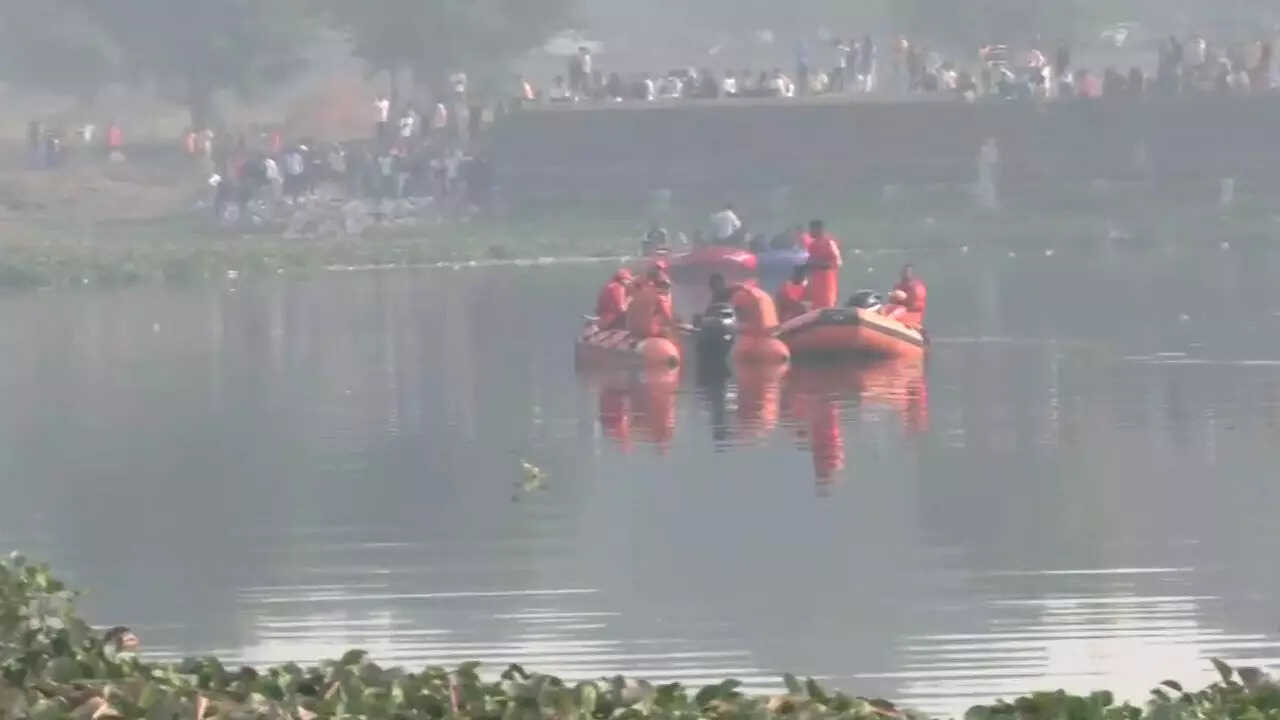 Gujarat: 12 members of BJP MP's family dead in Morbi bridge collapse ...