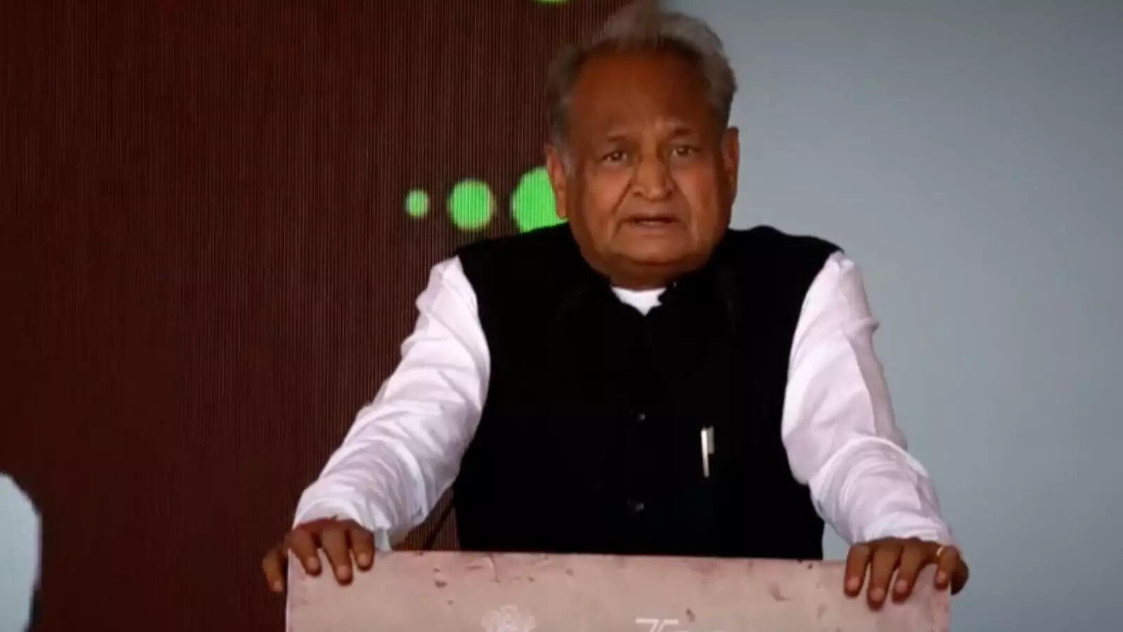 ‘He receives great honour’, Rajasthan CM Gehlot sharing stage with PM Modi in Banswara