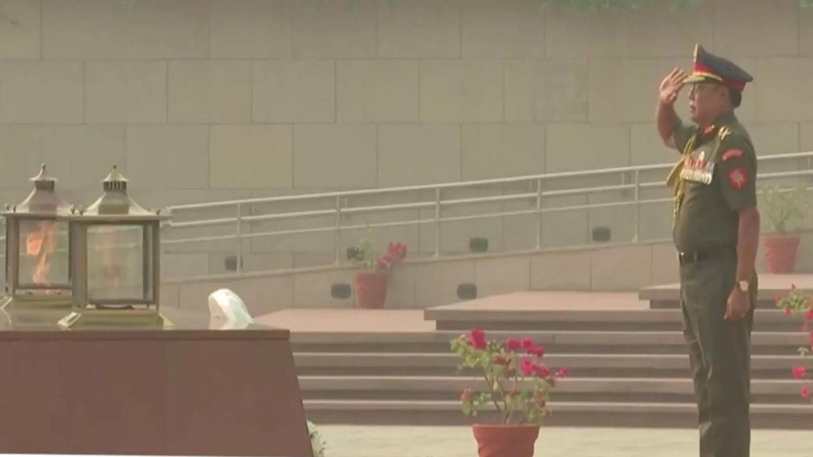 Royal Bhutan Army’s Lt General Batoo Tshering lays wreath at National ...