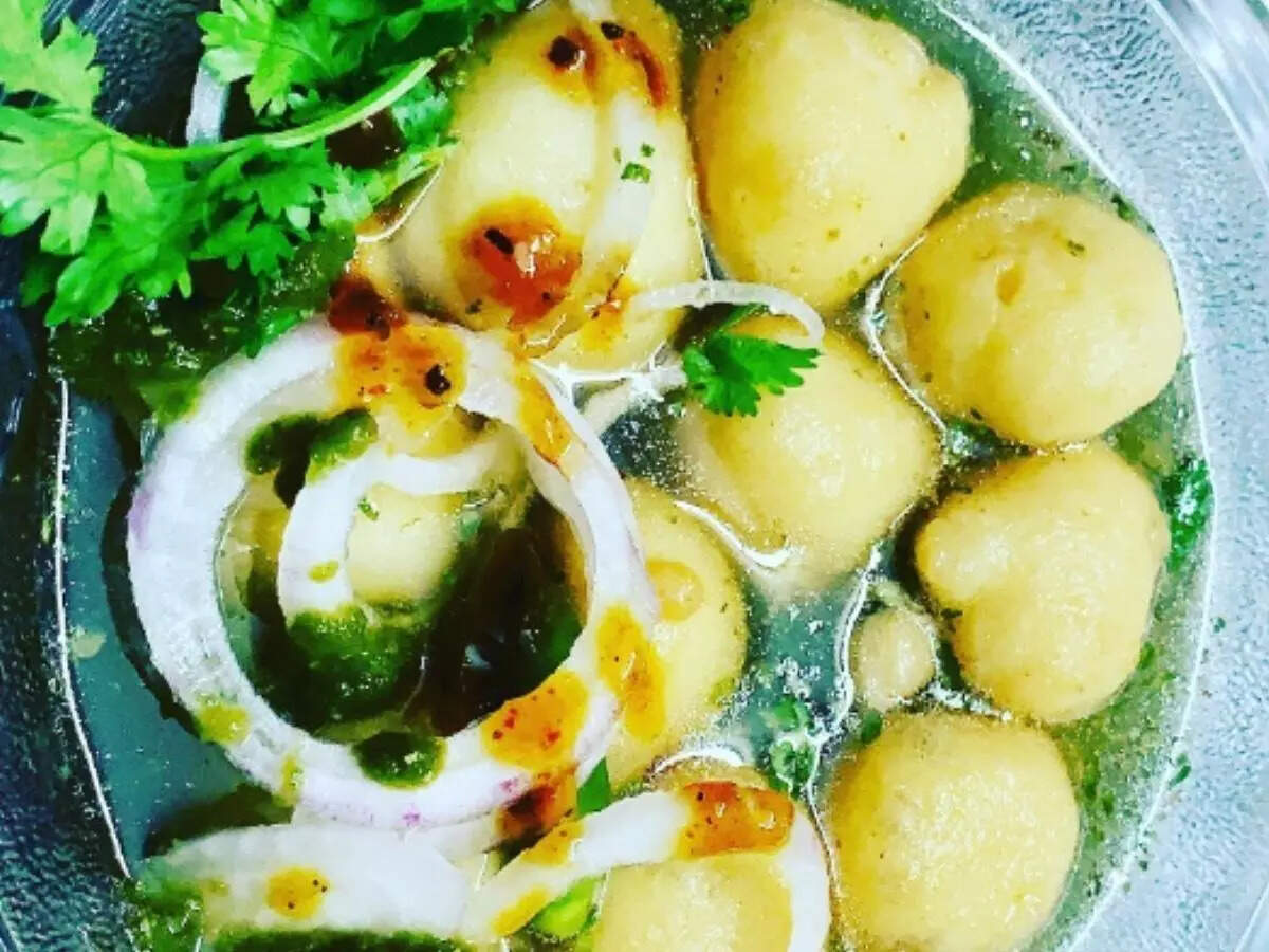 The lesser-known street food of India - Pani Ke Pakode and how to make them