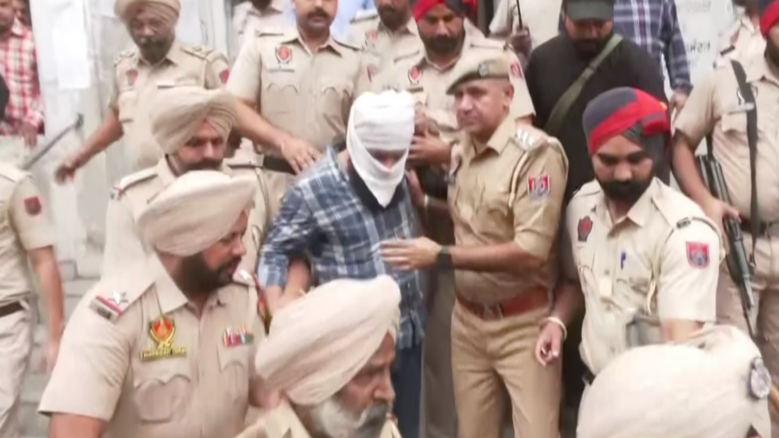 Accused in Shiv Sena leader Sudhir Suri murder case produced in ...