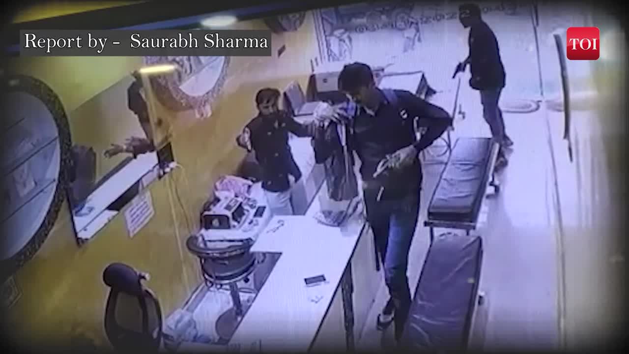 Goldsmith shot dead after looting, caught on cam