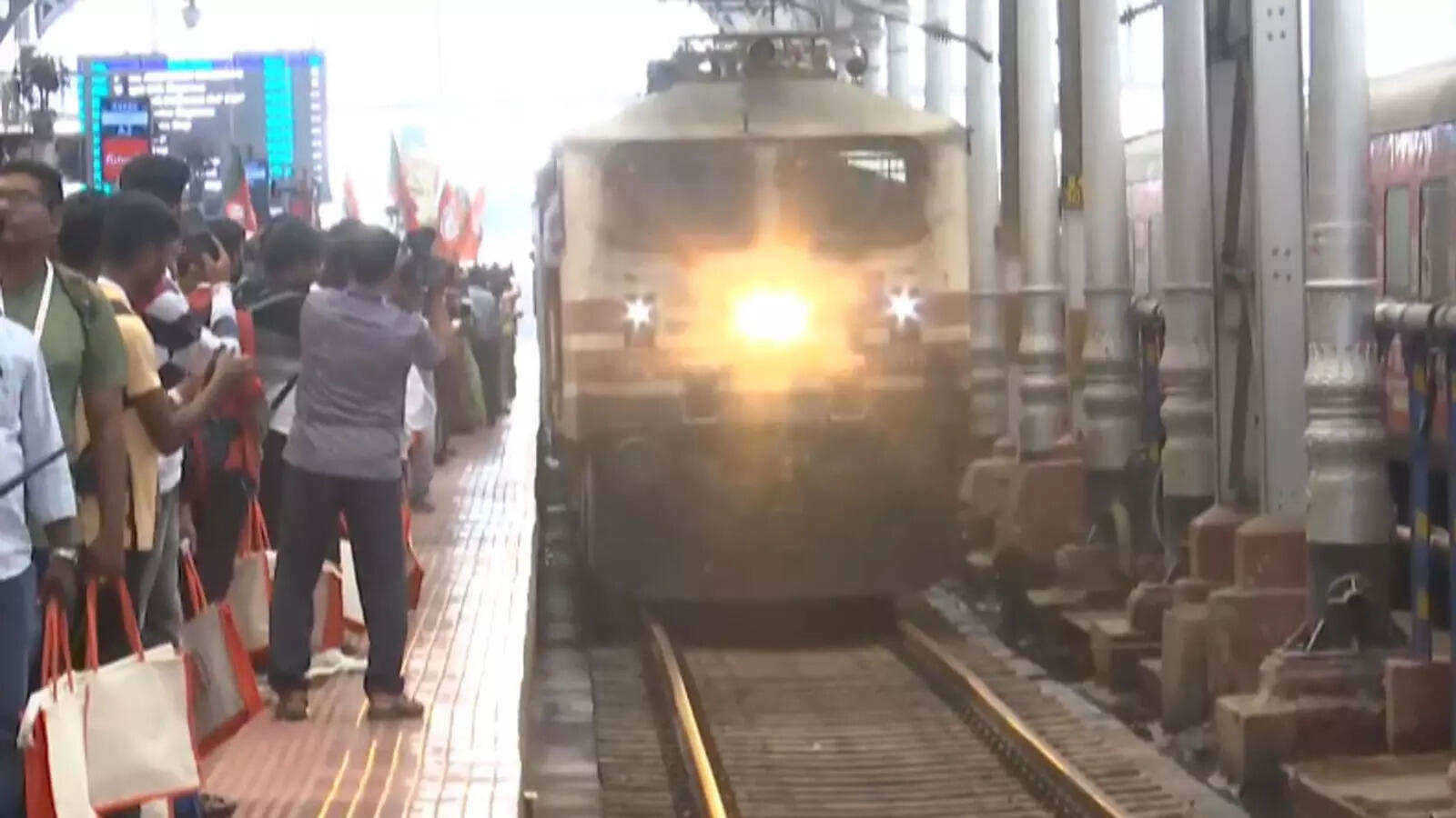 TN: Rameswaram-Kashi Express flagged off from Egmore railway station in ...