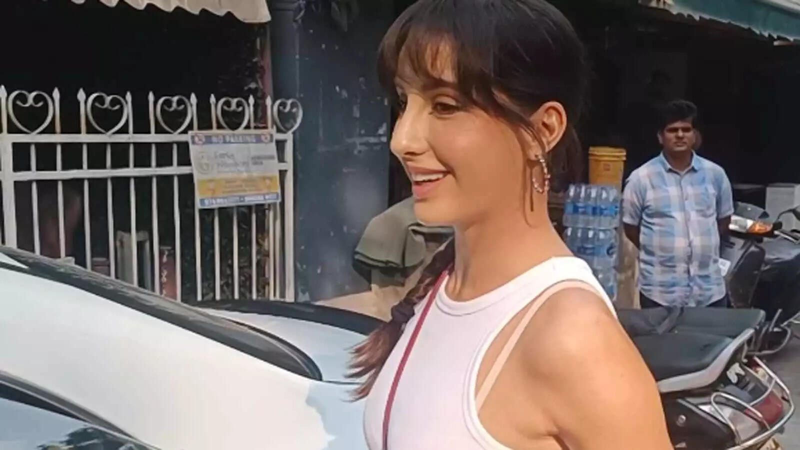 nora: 30-year-old Nora Fatehi raises temperature in white crop-top over ...