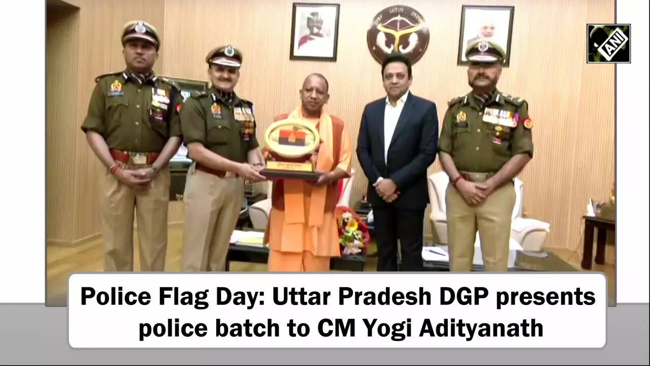 yogi adityanath: Police Flag Day: Uttar Pradesh DGP presents police batch to CM Yogi Adityanath